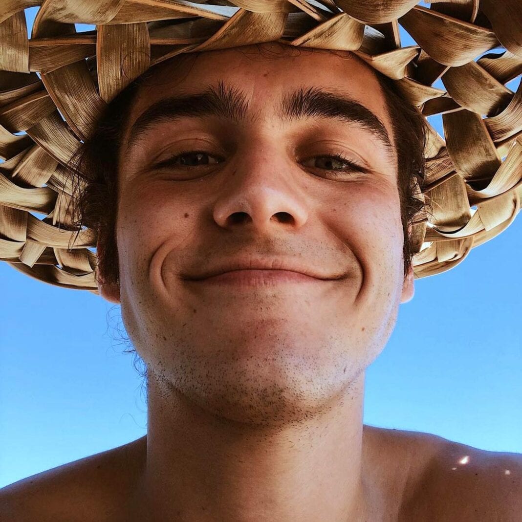 Chi è Charlie Gillespie, Luke in Julie and the Phantoms