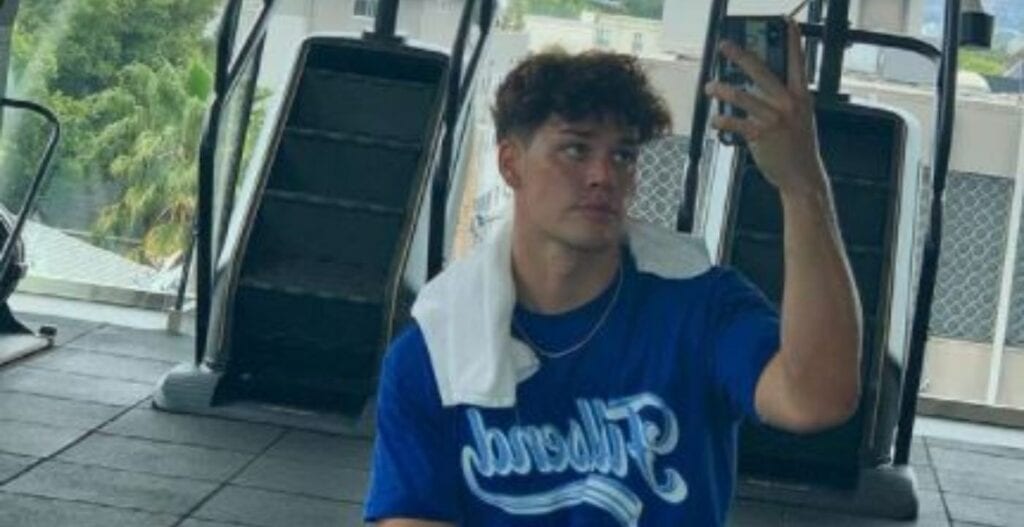 Chi è Noah Beck: età, altezza, fisico, fidanzata e Instagram