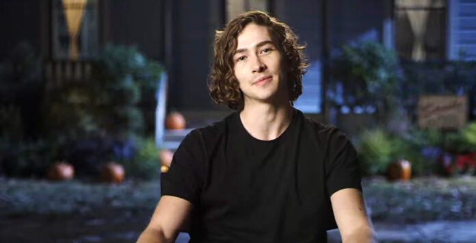 Chi è Dylan Arnold, Theo in You 3: età, altezza e Instagram