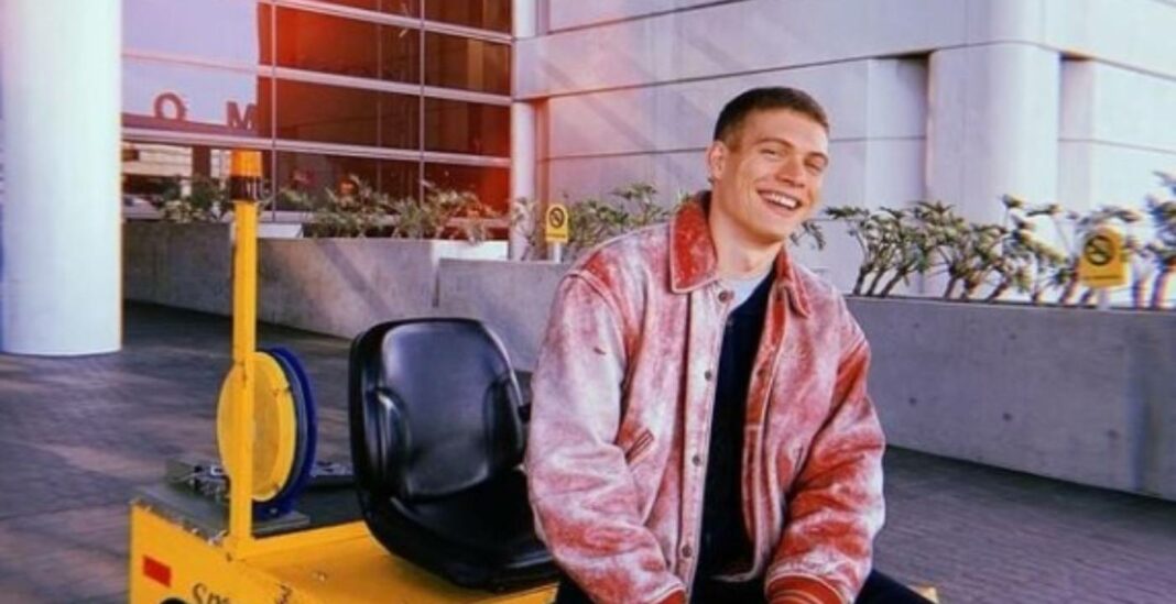 Chi è Josha Stradowski, Rand al'Thor ne La Ruota del Tempo