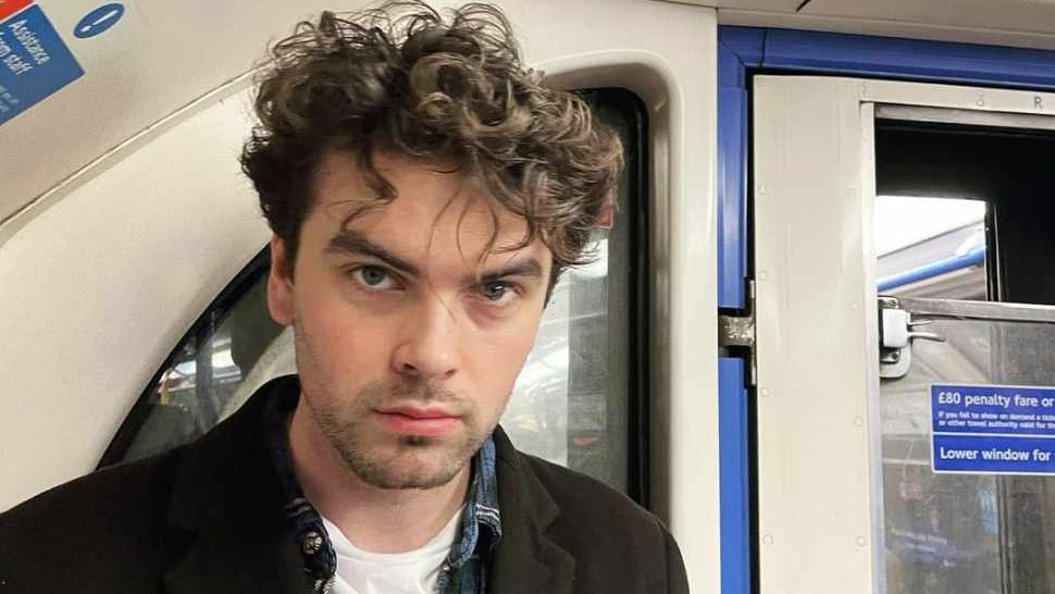 Chi è Paul Suarez in Bridgerton 3: tutto sull'attore Lucas Aurelio